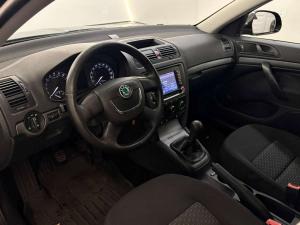 Melns Skoda Octavia 2010 Marijampole, ar dzinēja tilpumu 1.60 L un nobraukumu 271 tūkst. km par 2450 €, foto 3 vietnē AUTOMOTO.COM.LV
