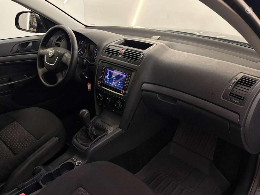Melns Skoda Octavia 2010 Marijampole, ar dzinēja tilpumu 1.60 L un nobraukumu 271 tūkst. km par 2450 €, foto 14 vietnē AUTOMOTO.COM.LV