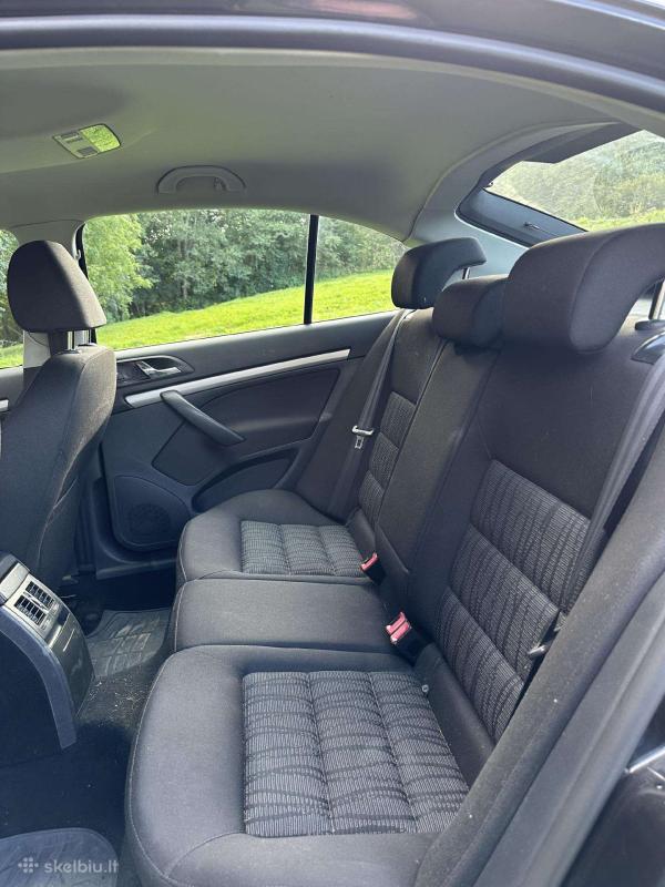 Black Skoda Octavia 2010 in Utena, with an engine capacity of 1.60 L and mileage of 316 thousand km for 3650 €, photo 8 on AUTOMOTO.COM.LV