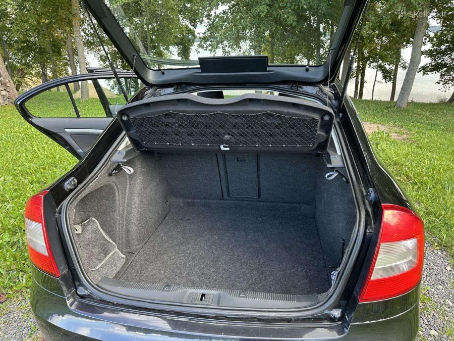 Black Skoda Octavia 2010 in Utena, with an engine capacity of 1.60 L and mileage of 316 thousand km for 3650 €, photo 10 on AUTOMOTO.COM.LV