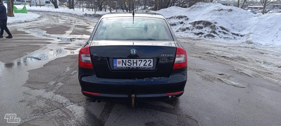 Melns Skoda Octavia 2011 Kauņa, ar dzinēja tilpumu 1.80 L un nobraukumu 231 tūkst. km par 3000 €, foto 3 vietnē AUTOMOTO.COM.LV