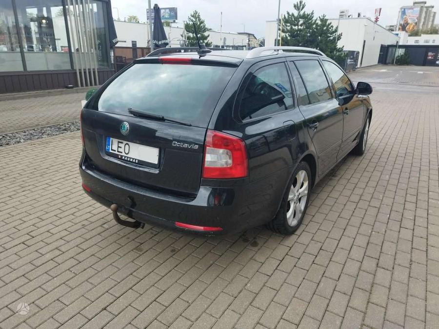 Черный Шкода Октавия 2011 в Каунас, объемом двигателя 1.97 л и пробегом 350 тыс. км за 2950 €, фото 3 на AUTOMOTO.COM.LV