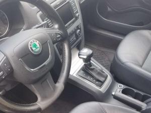 Черный Шкода Октавия 2011 в Каунас, объемом двигателя 1.97 л и пробегом 350 тыс. км за 2950 €, фото 6 на AUTOMOTO.COM.LV
