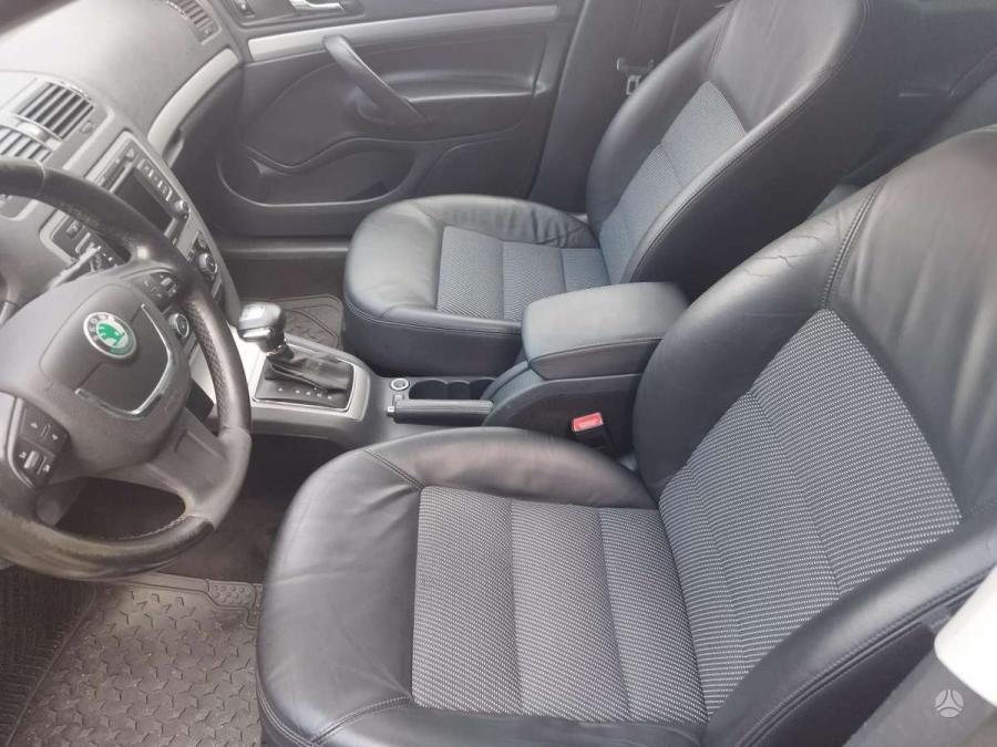 Черный Шкода Октавия 2011 в Каунас, объемом двигателя 1.97 л и пробегом 350 тыс. км за 2950 €, фото 9 на AUTOMOTO.COM.LV