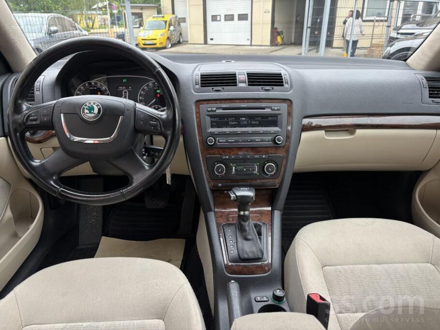 Melns Skoda Octavia 2012 Rīga, ar dzinēja tilpumu 2.00 L un nobraukumu 207 tūkst. km par 3900 €, foto 5 vietnē AUTOMOTO.COM.LV