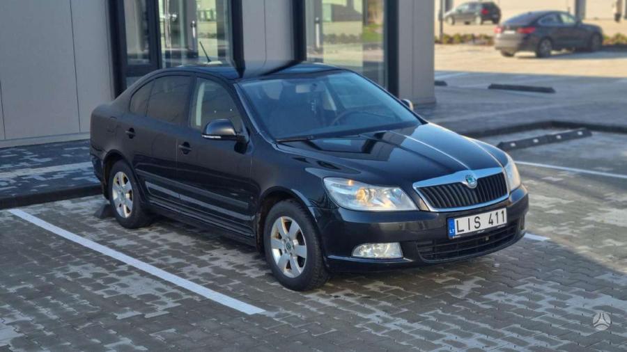 Black Skoda Octavia 2012 in Vilnius, with an engine capacity of 1.60 L and mileage of 311 thousand km for 3300 €, photo 1 on AUTOMOTO.COM.LV