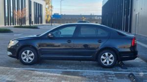 Black Skoda Octavia 2012 in Vilnius, with an engine capacity of 1.60 L and mileage of 311 thousand km for 3300 €, photo 3 on AUTOMOTO.COM.LV