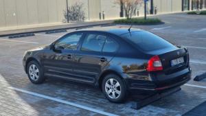 Black Skoda Octavia 2012 in Vilnius, with an engine capacity of 1.60 L and mileage of 311 thousand km for 3300 €, photo 4 on AUTOMOTO.COM.LV