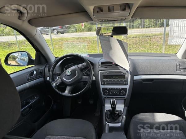 Melns Skoda Octavia 2012 Rēzekne, ar dzinēja tilpumu 1.60 L un nobraukumu 259 tūkst. km par 3250 €, foto 9 vietnē AUTOMOTO.COM.LV