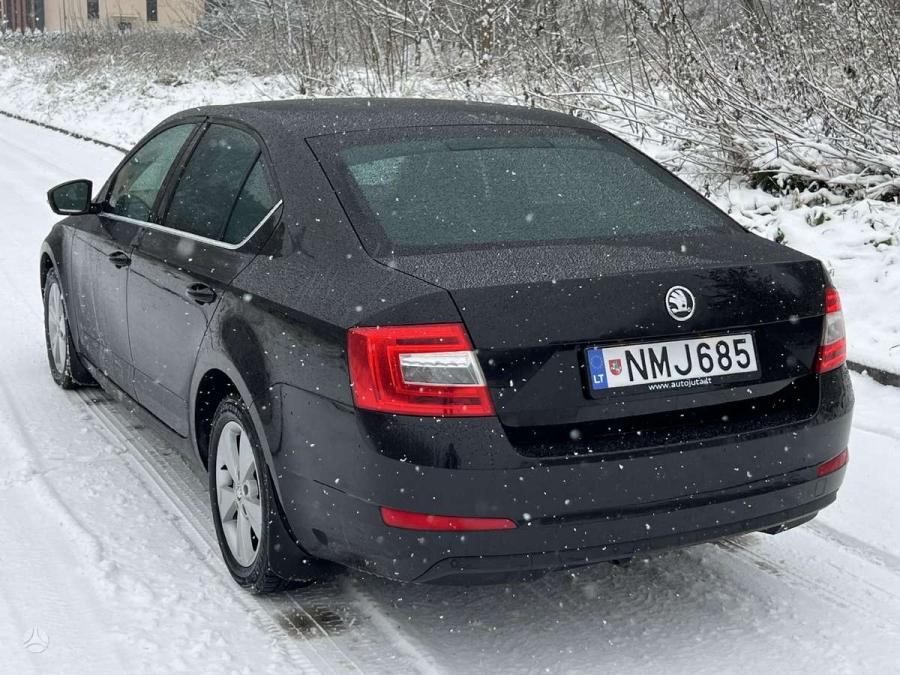 Black Skoda Octavia 2014 in Vilnius, with an engine capacity of 1.60 L and mileage of 239 thousand km for 6300 €, photo 2 on AUTOMOTO.COM.LV