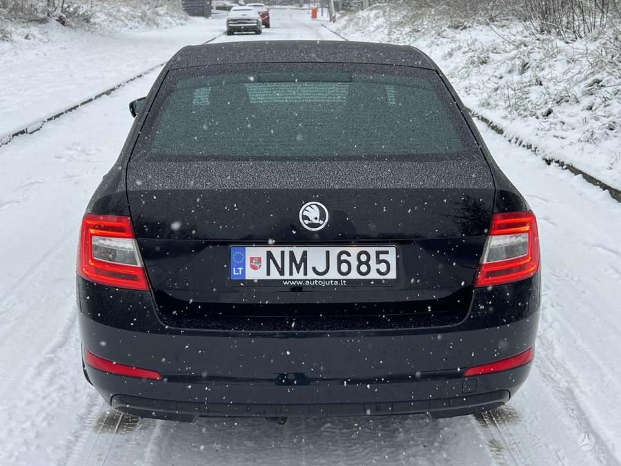Black Skoda Octavia 2014 in Vilnius, with an engine capacity of 1.60 L and mileage of 239 thousand km for 6300 €, photo 3 on AUTOMOTO.COM.LV