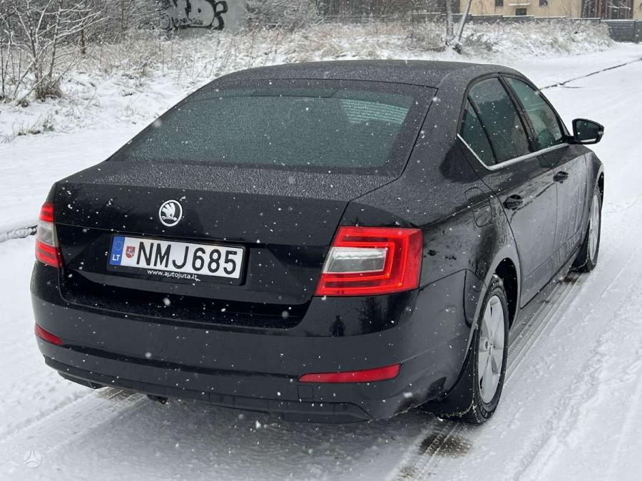 Black Skoda Octavia 2014 in Vilnius, with an engine capacity of 1.60 L and mileage of 239 thousand km for 6300 €, photo 4 on AUTOMOTO.COM.LV