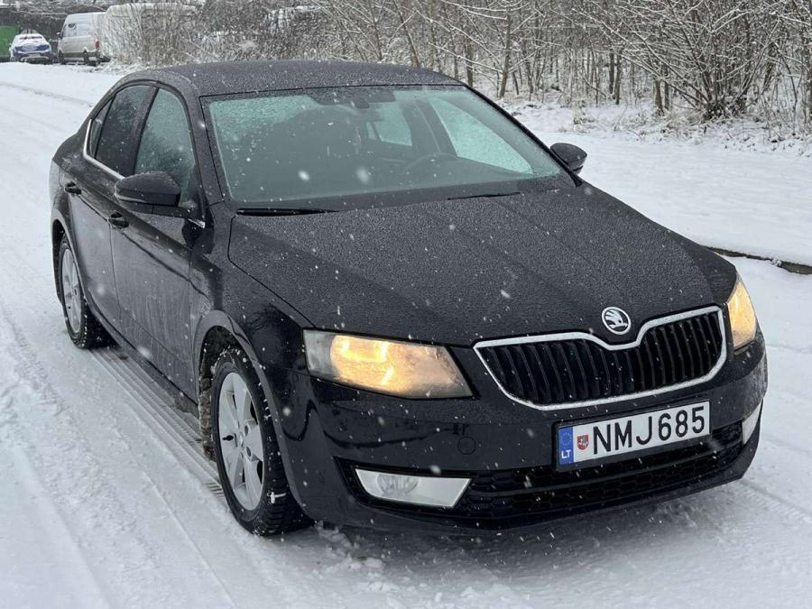 Black Skoda Octavia 2014 in Vilnius, with an engine capacity of 1.60 L and mileage of 239 thousand km for 6300 €, photo 5 on AUTOMOTO.COM.LV