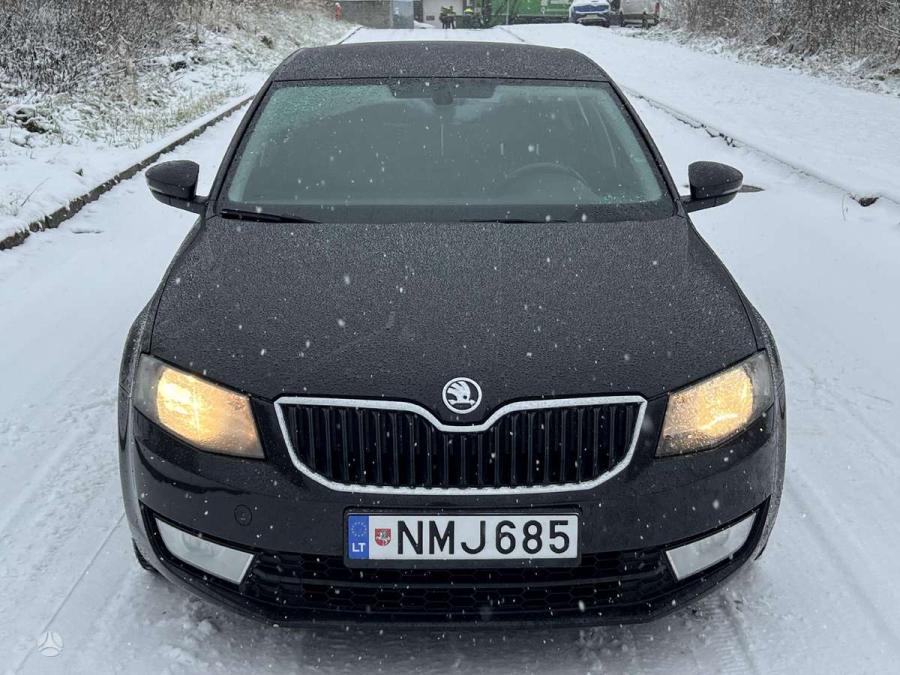 Black Skoda Octavia 2014 in Vilnius, with an engine capacity of 1.60 L and mileage of 239 thousand km for 6300 €, photo 6 on AUTOMOTO.COM.LV