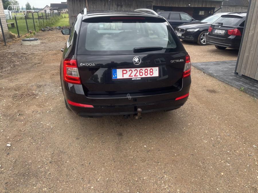 Black Skoda Octavia 2014 in Jurbarkas, with an engine capacity of 2.00 L and mileage of 266 thousand km for 5950 €, photo 7 on AUTOMOTO.COM.LV