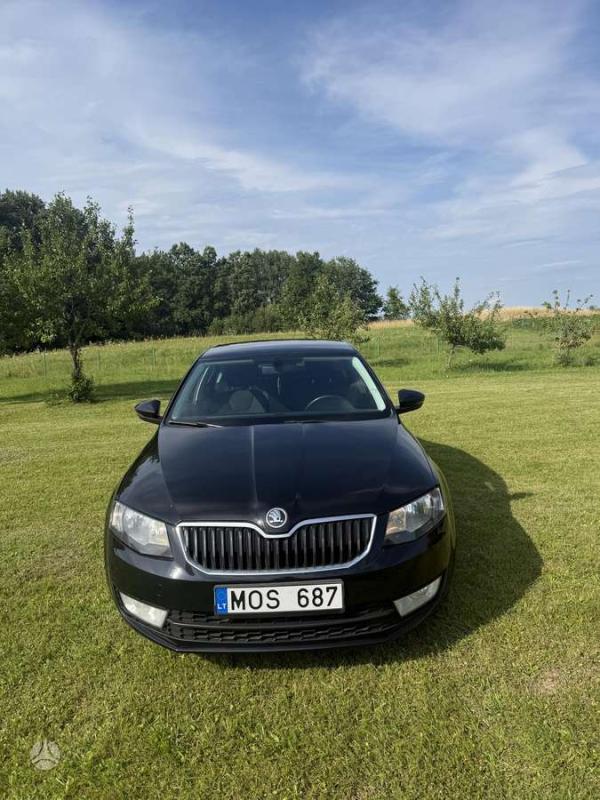 Black Skoda Octavia 2014 in Vilnius, with an engine capacity of 1.60 L and mileage of 375 thousand km for 4950 €, photo 1 on AUTOMOTO.COM.LV