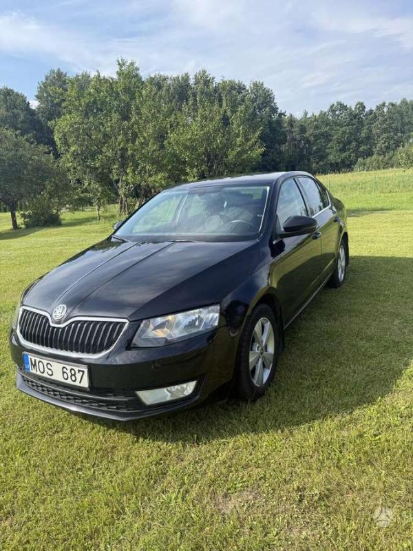 Black Skoda Octavia 2014 in Vilnius, with an engine capacity of 1.60 L and mileage of 375 thousand km for 4950 €, photo 2 on AUTOMOTO.COM.LV