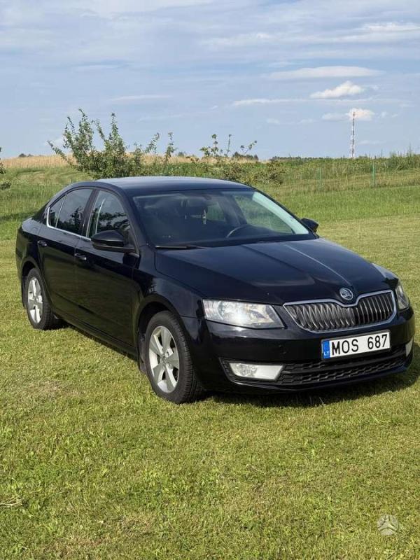 Black Skoda Octavia 2014 in Vilnius, with an engine capacity of 1.60 L and mileage of 375 thousand km for 4950 €, photo 3 on AUTOMOTO.COM.LV