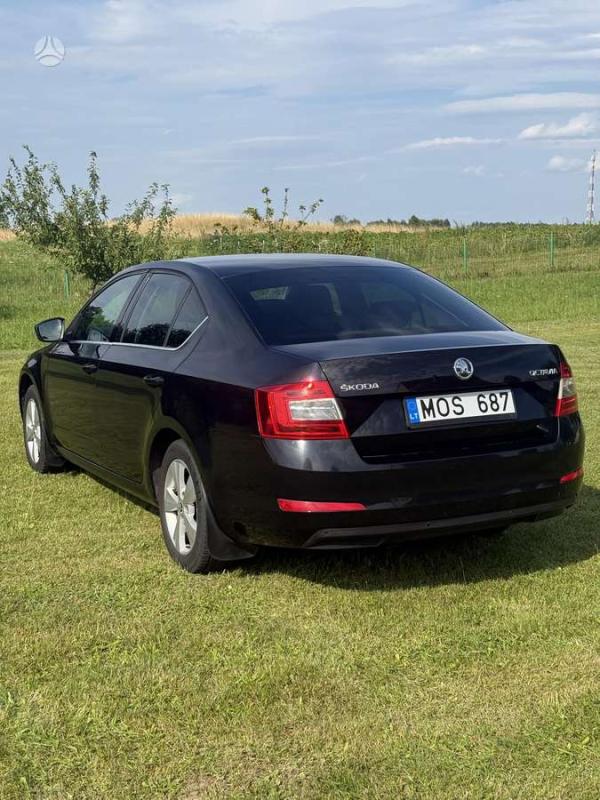 Black Skoda Octavia 2014 in Vilnius, with an engine capacity of 1.60 L and mileage of 375 thousand km for 4950 €, photo 4 on AUTOMOTO.COM.LV