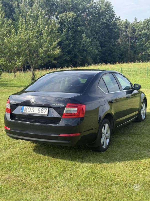 Black Skoda Octavia 2014 in Vilnius, with an engine capacity of 1.60 L and mileage of 375 thousand km for 4950 €, photo 5 on AUTOMOTO.COM.LV