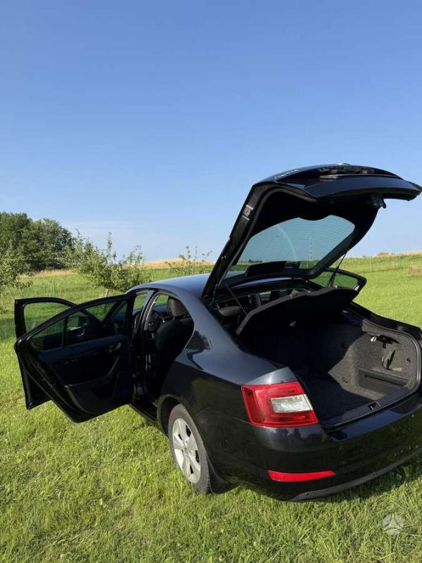 Black Skoda Octavia 2014 in Vilnius, with an engine capacity of 1.60 L and mileage of 375 thousand km for 4950 €, photo 6 on AUTOMOTO.COM.LV