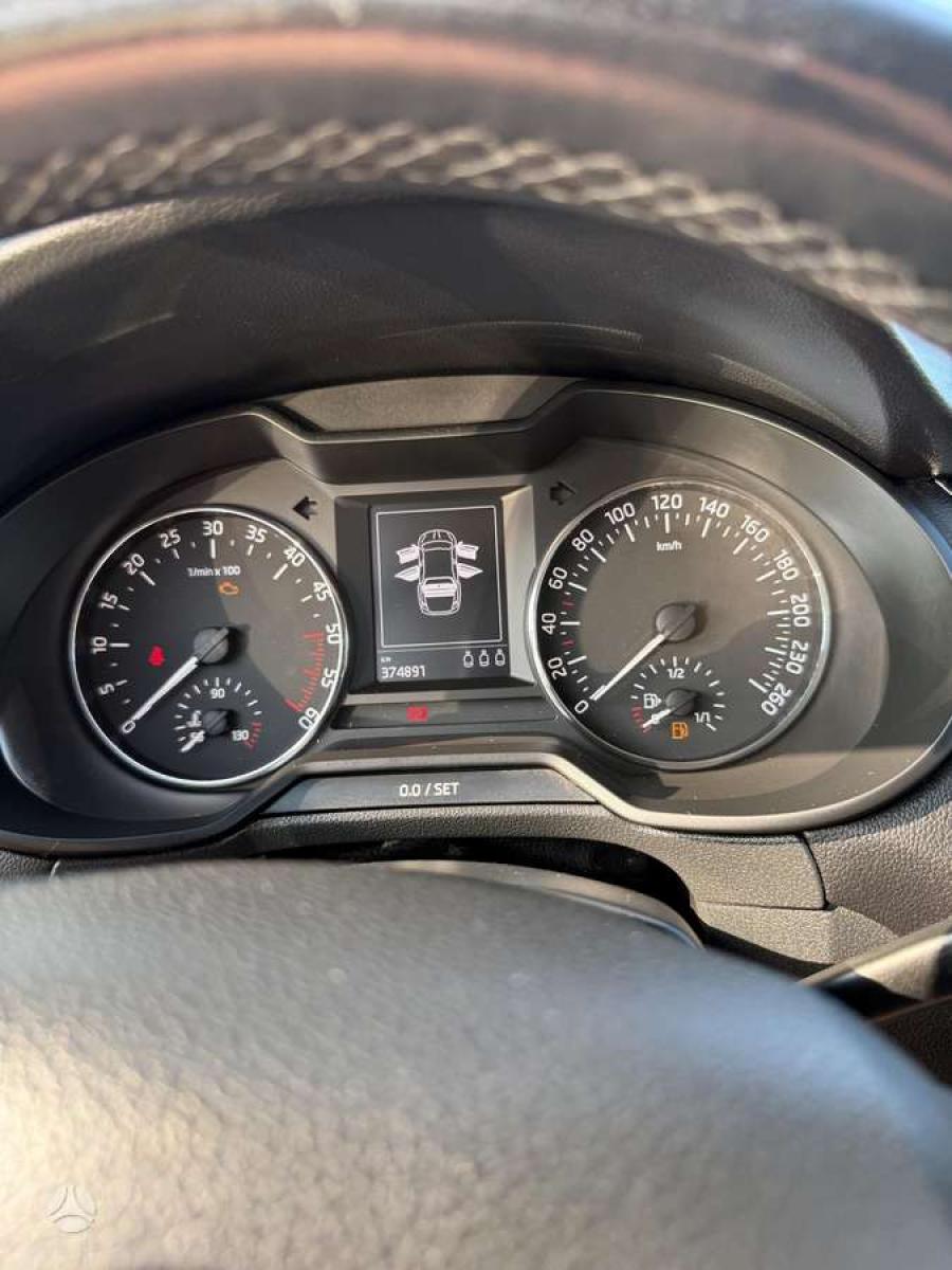 Melns Skoda Octavia 2014 Viļņa, ar dzinēja tilpumu 1.60 L un nobraukumu 375 tūkst. km par 4950 €, foto 19 vietnē AUTOMOTO.COM.LV