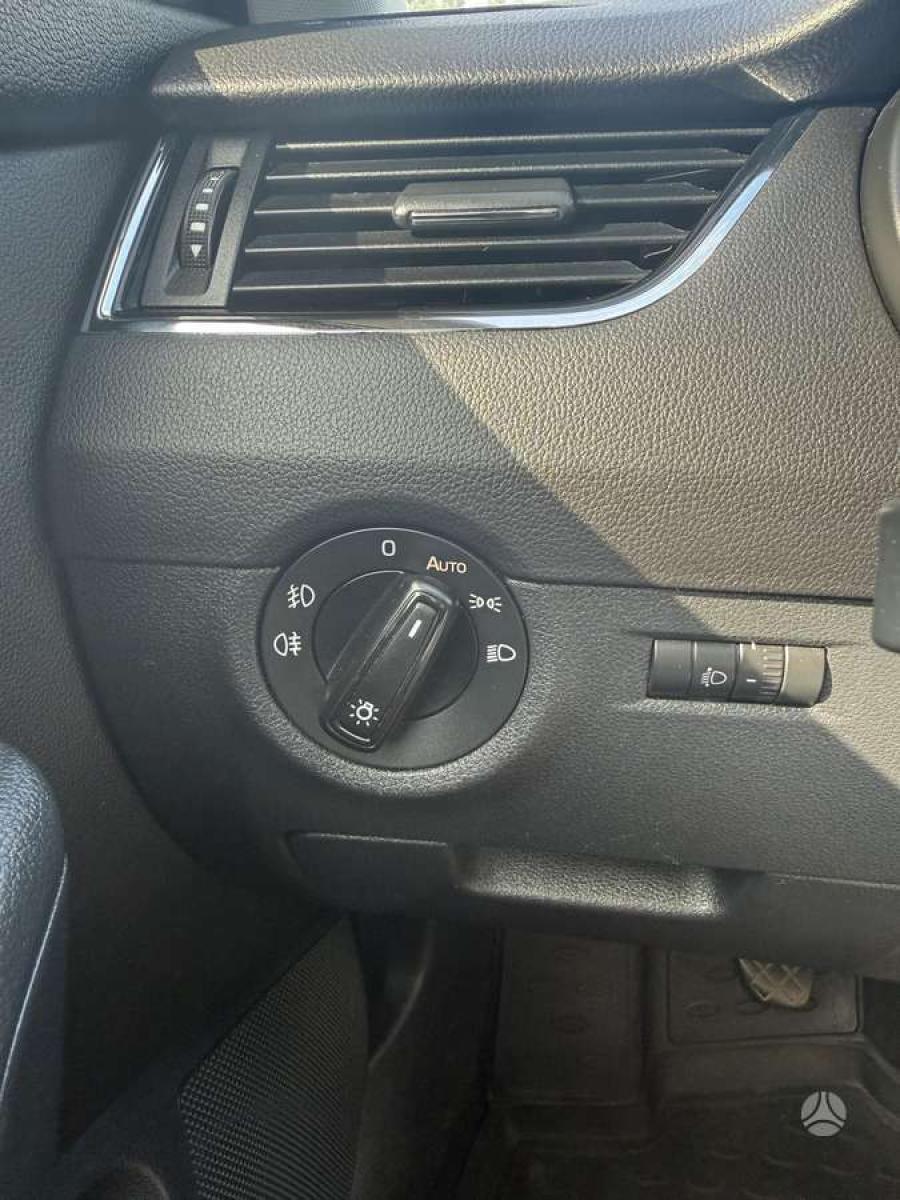Melns Skoda Octavia 2014 Viļņa, ar dzinēja tilpumu 1.60 L un nobraukumu 375 tūkst. km par 4950 €, foto 25 vietnē AUTOMOTO.COM.LV
