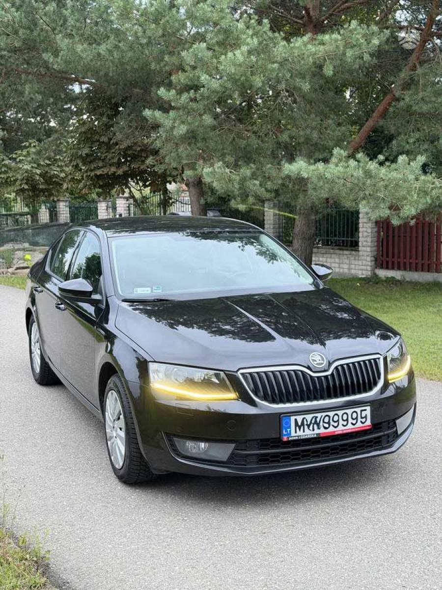 Black Skoda Octavia 2014 in Vilnius, with an engine capacity of 1.80 L and mileage of 300 thousand km for 3750 €, photo 3 on AUTOMOTO.COM.LV