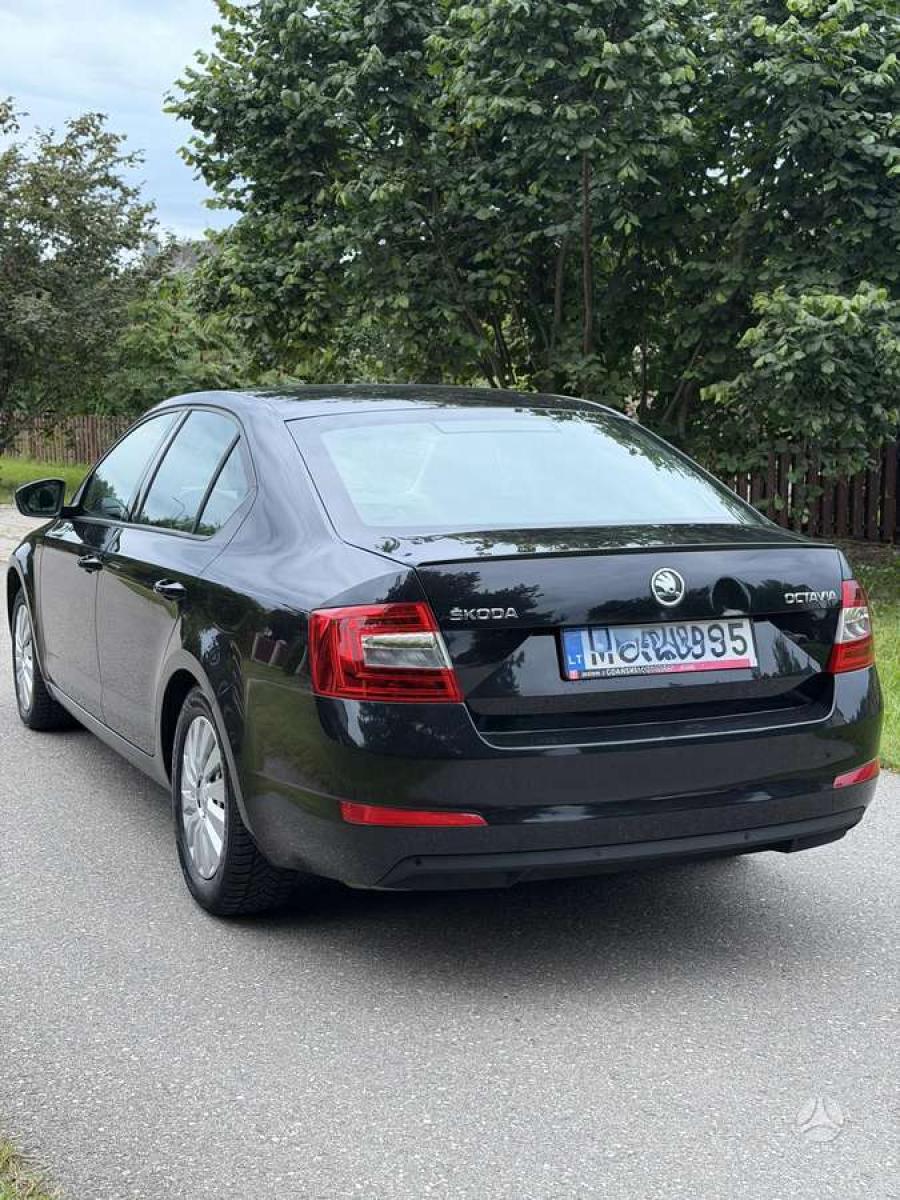 Black Skoda Octavia 2014 in Vilnius, with an engine capacity of 1.80 L and mileage of 300 thousand km for 3750 €, photo 5 on AUTOMOTO.COM.LV