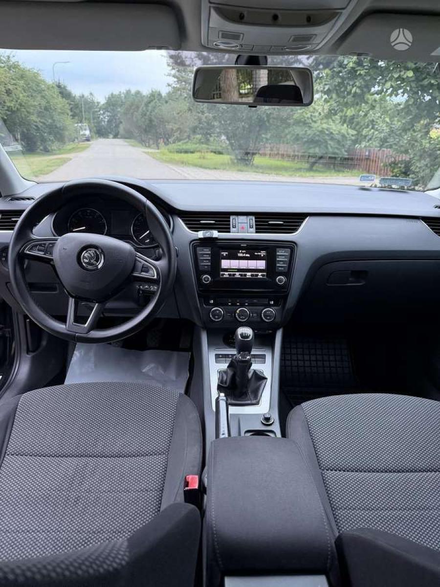 Black Skoda Octavia 2014 in Vilnius, with an engine capacity of 1.80 L and mileage of 300 thousand km for 3750 €, photo 6 on AUTOMOTO.COM.LV