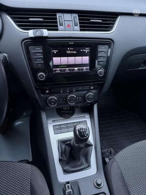 Black Skoda Octavia 2014 in Vilnius, with an engine capacity of 1.80 L and mileage of 300 thousand km for 3750 €, photo 8 on AUTOMOTO.COM.LV