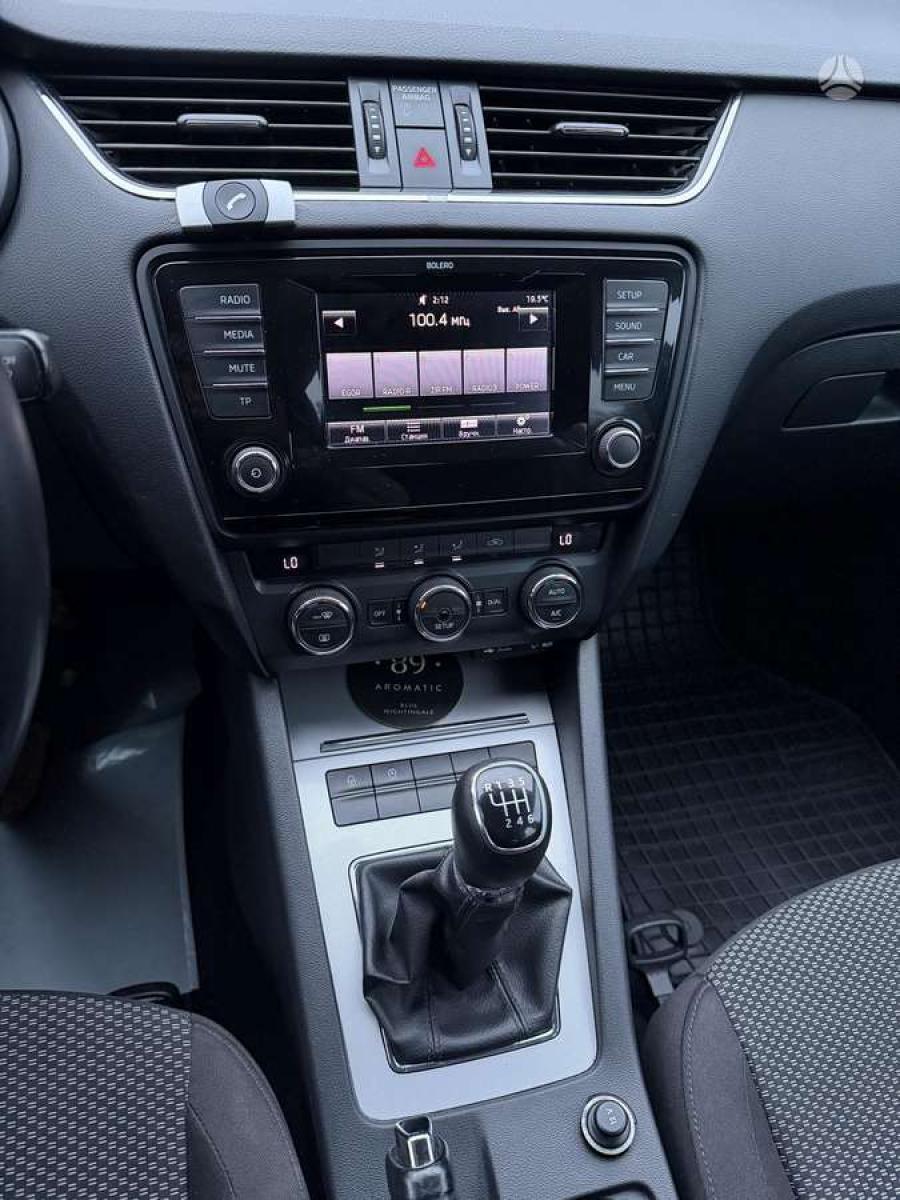 Black Skoda Octavia 2014 in Vilnius, with an engine capacity of 1.80 L and mileage of 300 thousand km for 3750 €, photo 8 on AUTOMOTO.COM.LV