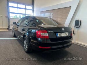 Black Skoda Octavia 2014 in Paide, with an engine capacity of 1.40 L and mileage of 291 thousand km for 4000 €, photo 4 on AUTOMOTO.COM.LV