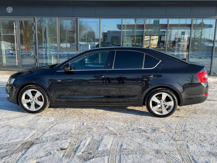 Black Skoda Octavia 2015 in Vilnius, with an engine capacity of 1.97 L and mileage of 340 thousand km for 6750 €, photo 3 on AUTOMOTO.COM.LV