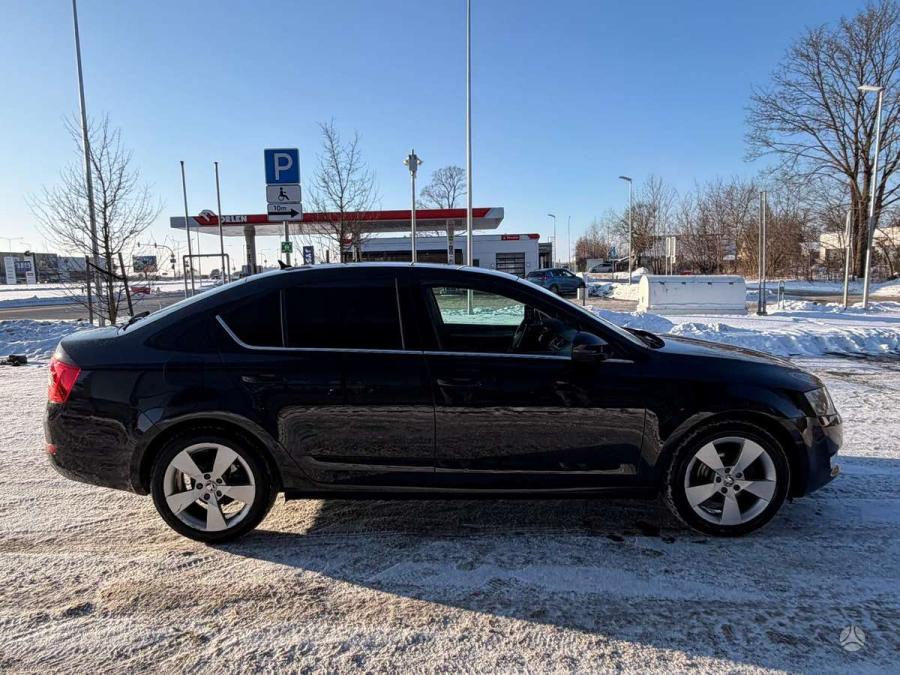 Black Skoda Octavia 2015 in Vilnius, with an engine capacity of 1.97 L and mileage of 340 thousand km for 6750 €, photo 4 on AUTOMOTO.COM.LV