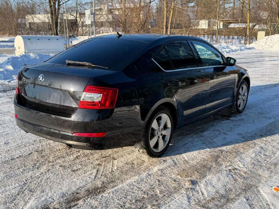 Black Skoda Octavia 2015 in Vilnius, with an engine capacity of 1.97 L and mileage of 340 thousand km for 6750 €, photo 5 on AUTOMOTO.COM.LV