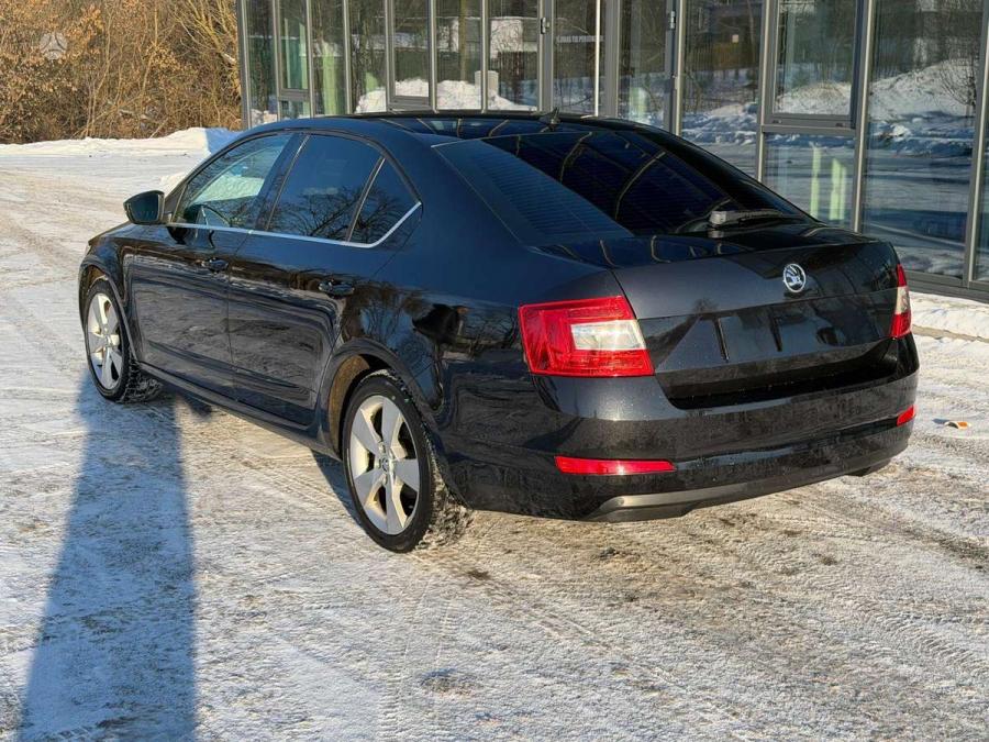 Black Skoda Octavia 2015 in Vilnius, with an engine capacity of 1.97 L and mileage of 340 thousand km for 6750 €, photo 6 on AUTOMOTO.COM.LV
