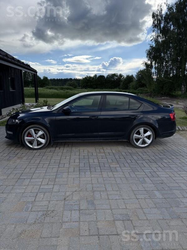 Black Skoda Octavia 2015 in Riga, with an engine capacity of 2.00 L and mileage of 302 thousand km for 9900 €, photo 4 on AUTOMOTO.COM.LV