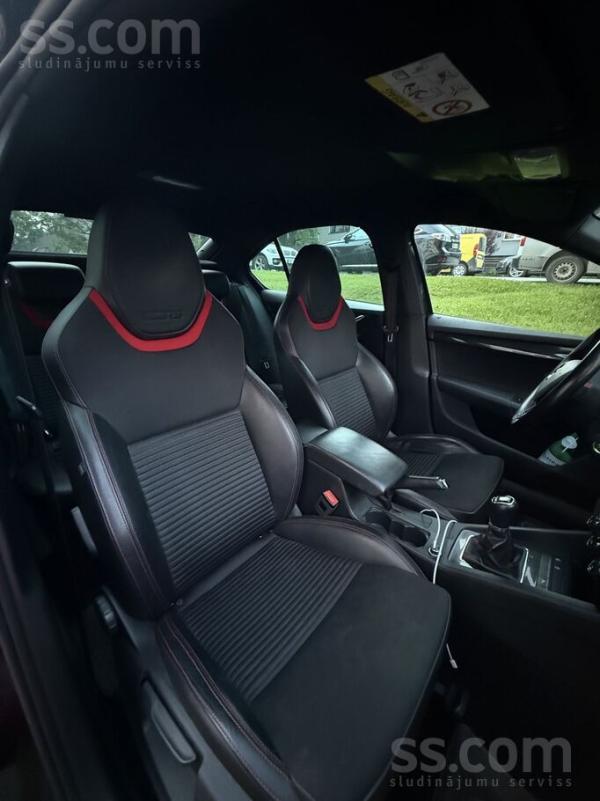 Black Skoda Octavia 2015 in Riga, with an engine capacity of 2.00 L and mileage of 302 thousand km for 9900 €, photo 7 on AUTOMOTO.COM.LV