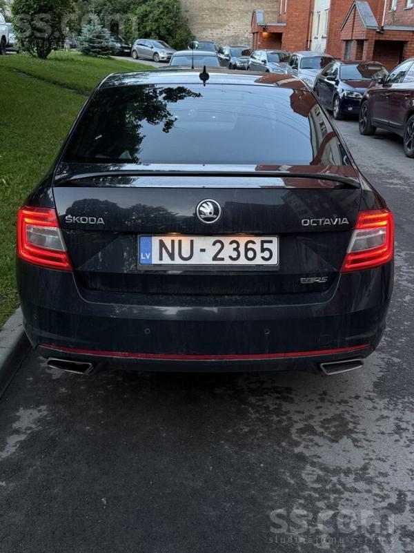 Black Skoda Octavia 2015 in Riga, with an engine capacity of 2.00 L and mileage of 302 thousand km for 9900 €, photo 8 on AUTOMOTO.COM.LV