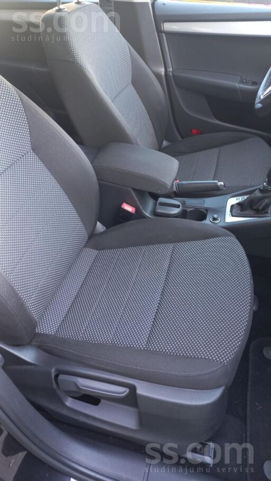 Melns Skoda Octavia 2016 Rīga, ar dzinēja tilpumu 1.60 L un nobraukumu 208 tūkst. km par 6800 €, foto 13 vietnē AUTOMOTO.COM.LV