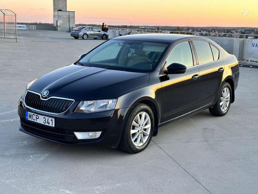 Black Skoda Octavia 2016 in Vilnius, with an engine capacity of 1.60 L and mileage of 390 thousand km for 5500 €, photo 1 on AUTOMOTO.COM.LV