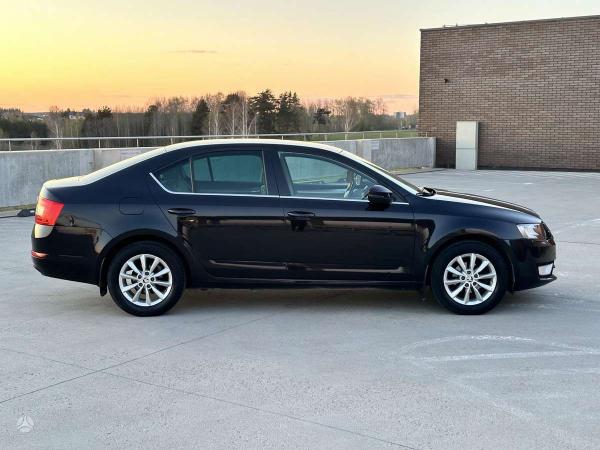 Melns Skoda Octavia 2016 Viļņa, ar dzinēja tilpumu 1.60 L un nobraukumu 390 tūkst. km par 5500 €, foto 4 vietnē AUTOMOTO.COM.LV