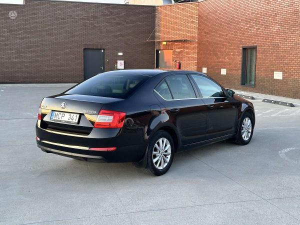 Melns Skoda Octavia 2016 Viļņa, ar dzinēja tilpumu 1.60 L un nobraukumu 390 tūkst. km par 5500 €, foto 5 vietnē AUTOMOTO.COM.LV
