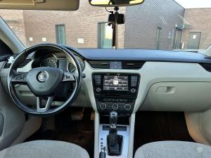 Black Skoda Octavia 2016 in Vilnius, with an engine capacity of 1.60 L and mileage of 390 thousand km for 5500 €, photo 13 on AUTOMOTO.COM.LV