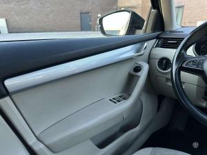 Black Skoda Octavia 2016 in Vilnius, with an engine capacity of 1.60 L and mileage of 390 thousand km for 5500 €, photo 15 on AUTOMOTO.COM.LV