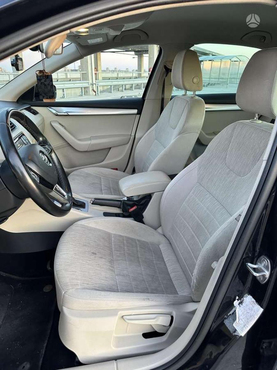 Black Skoda Octavia 2016 in Vilnius, with an engine capacity of 1.60 L and mileage of 390 thousand km for 5500 €, photo 16 on AUTOMOTO.COM.LV