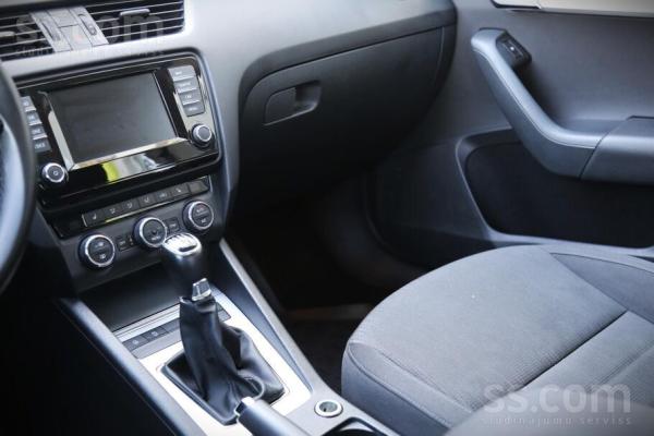 Black Skoda Octavia 2016 in Riga, with an engine capacity of 1.40 L and mileage of 159 thousand km for 7495 €, photo 9 on AUTOMOTO.COM.LV