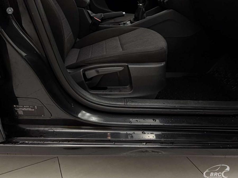 Melns Skoda Octavia 2017 Viļņa, ar dzinēja tilpumu 1.60 L un nobraukumu 202 tūkst. km par 6500 €, foto 8 vietnē AUTOMOTO.COM.LV