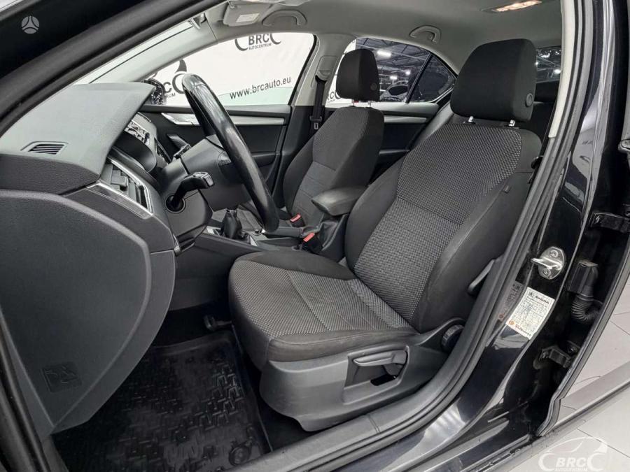 Melns Skoda Octavia 2017 Viļņa, ar dzinēja tilpumu 1.60 L un nobraukumu 202 tūkst. km par 6500 €, foto 24 vietnē AUTOMOTO.COM.LV
